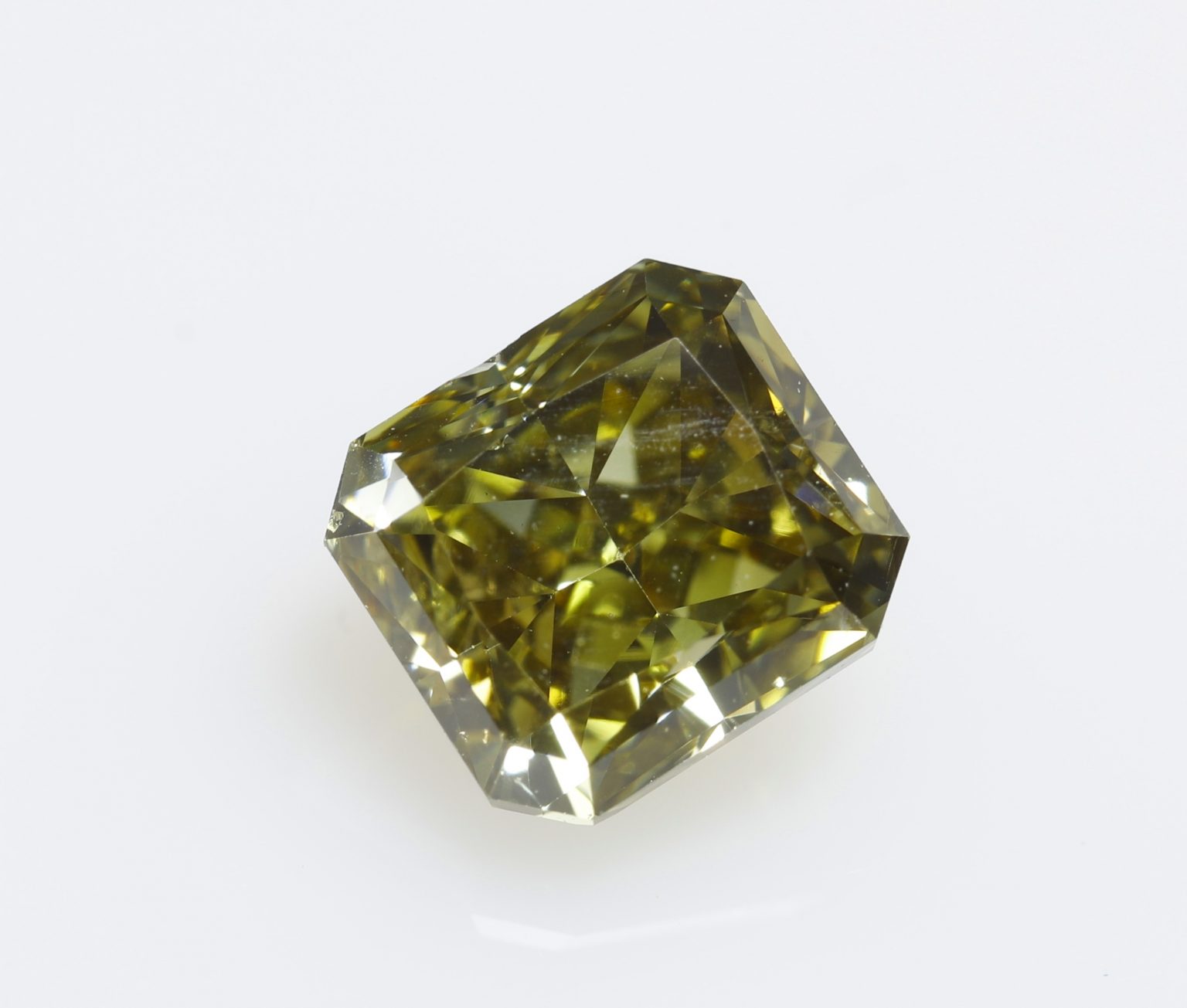 Chameleon Diamond - 0.66ct Natural Loose Fancy Light Green GIA Radiant ...