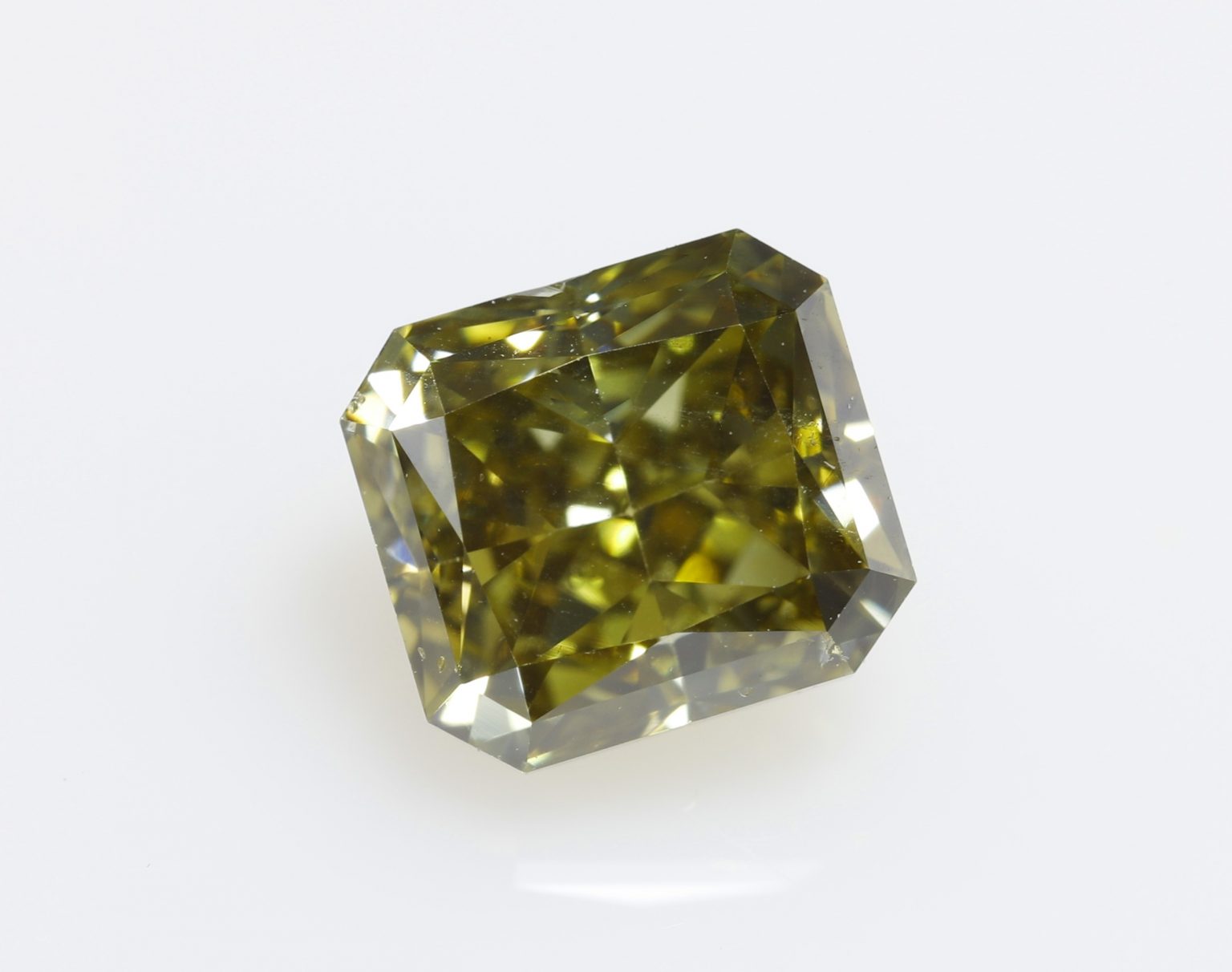 Chameleon Diamond - 0.66ct Natural Loose Fancy Light Green GIA Radiant ...